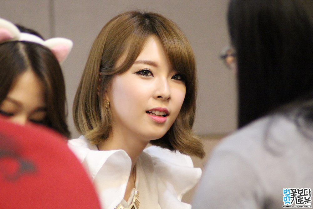 Nine Muses : 130622 Nine Muses - Wild Goodbye Fansign@Pyo Hyemi Part 1