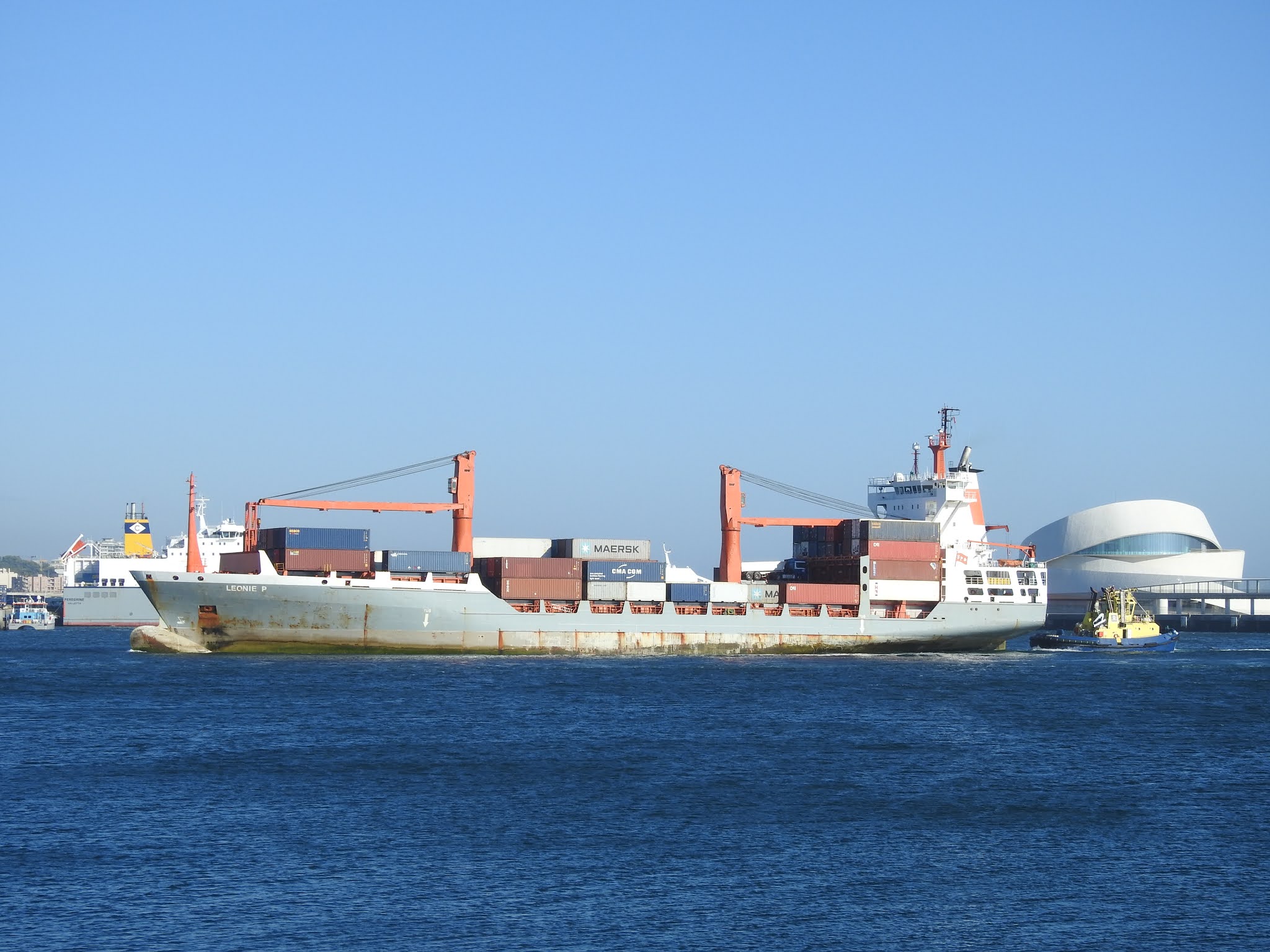 Sergio@Cruises: Cargueiro N/M LEONIE P afretado ao GRUPO GS Lines