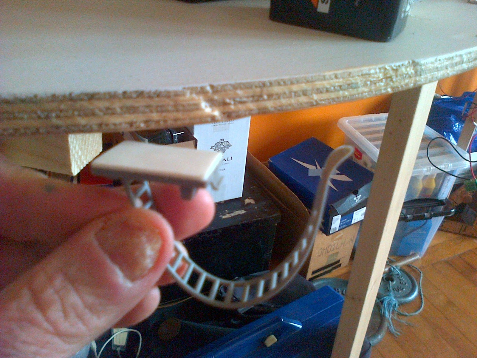 French Model Railway: Wiring under a model railway baseboard