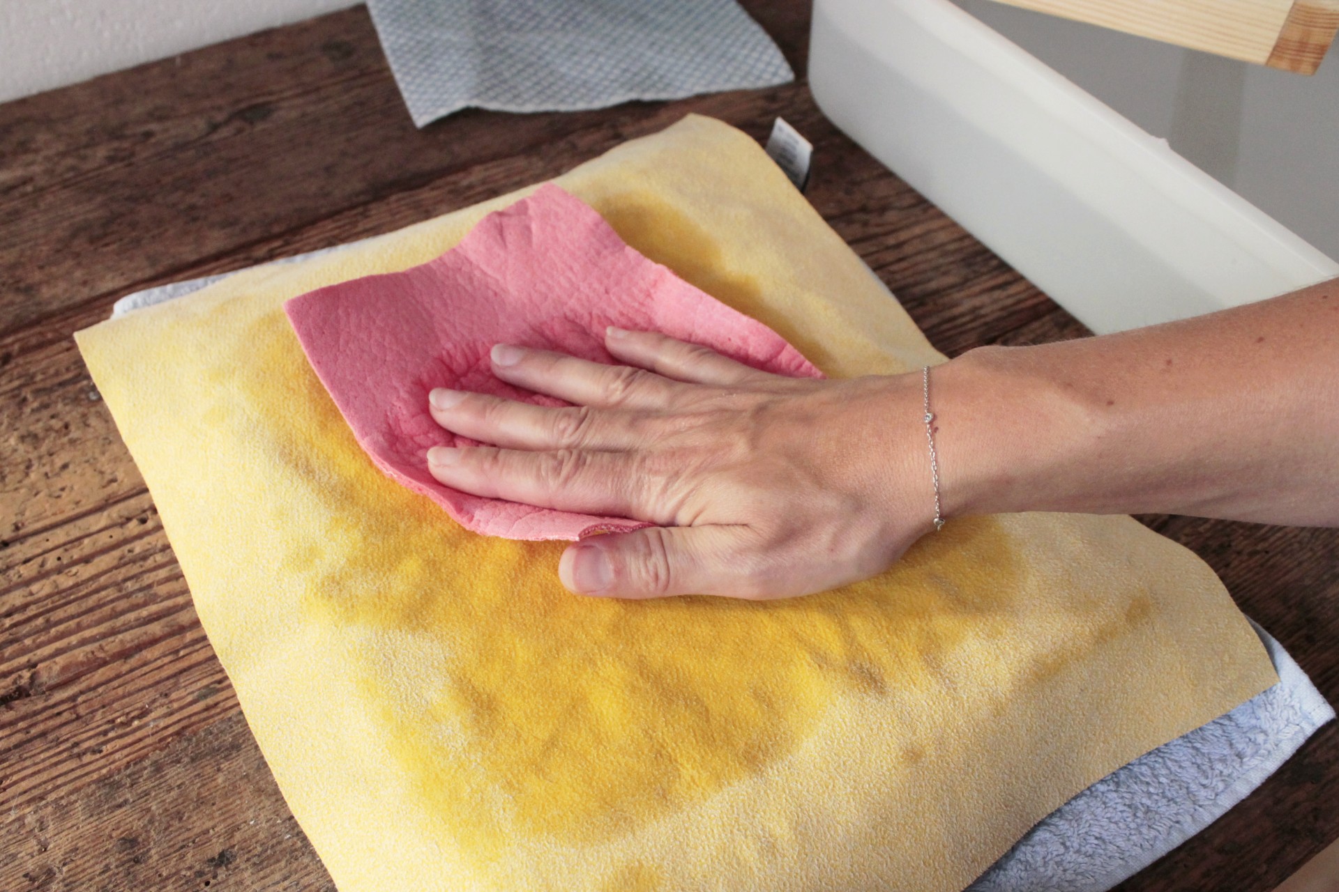 Come fare fogli di carta riciclata a mano fai da te - Mariangela Vaia