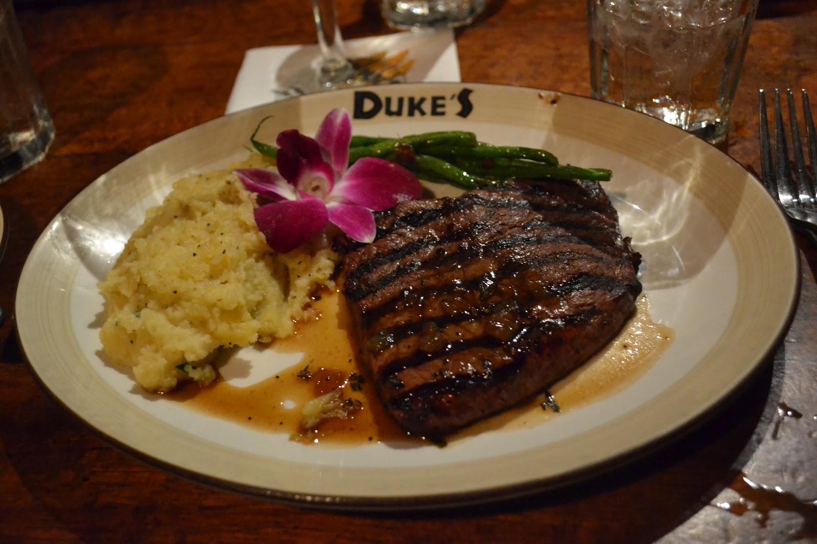 Aloha Yinz Mangia: Waikiki's Most Popular: Duke's