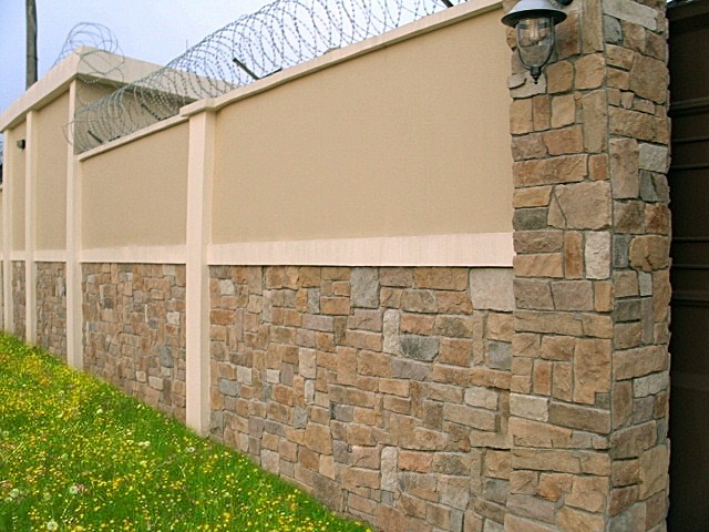 MIXED BEIGE COBBLE STONE USED AS FENCE BELT