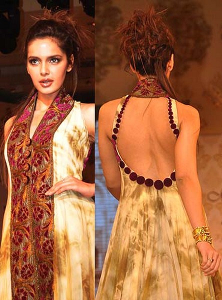 Dollar Chauhan: Top 10 Backless Bollywood Actress Pictures