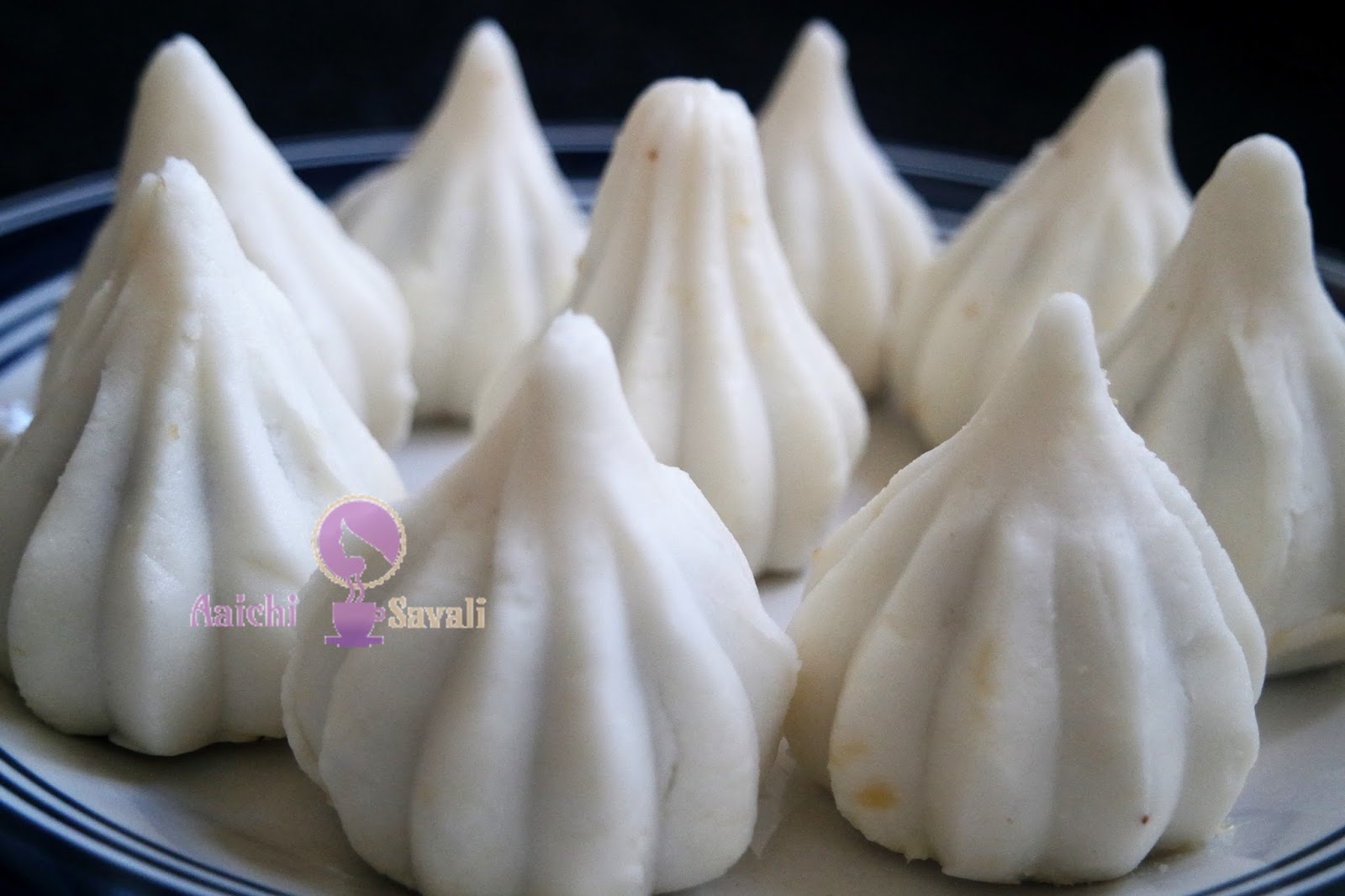 Ukdiche Modak/Kayi kadubu/Steamed Modak - Aaichi Savali