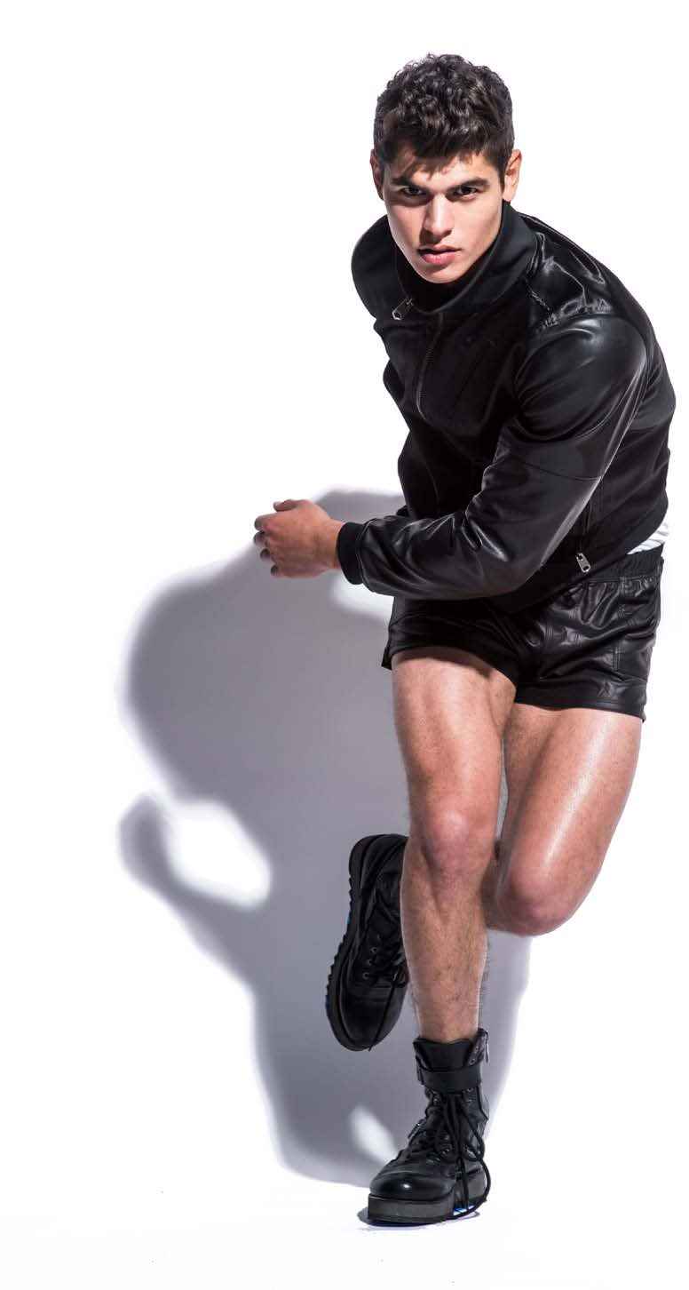 Christopher George lleva el blanco y negro a otro nivel para ADON Magazine