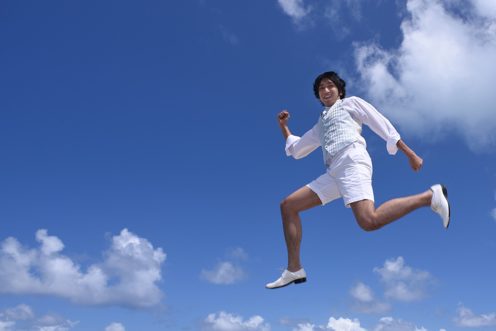 Oahu Photographer: Jumping Groom Pics