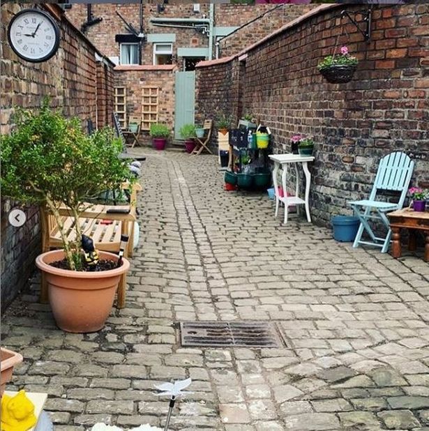 A Gallery of Ginnels