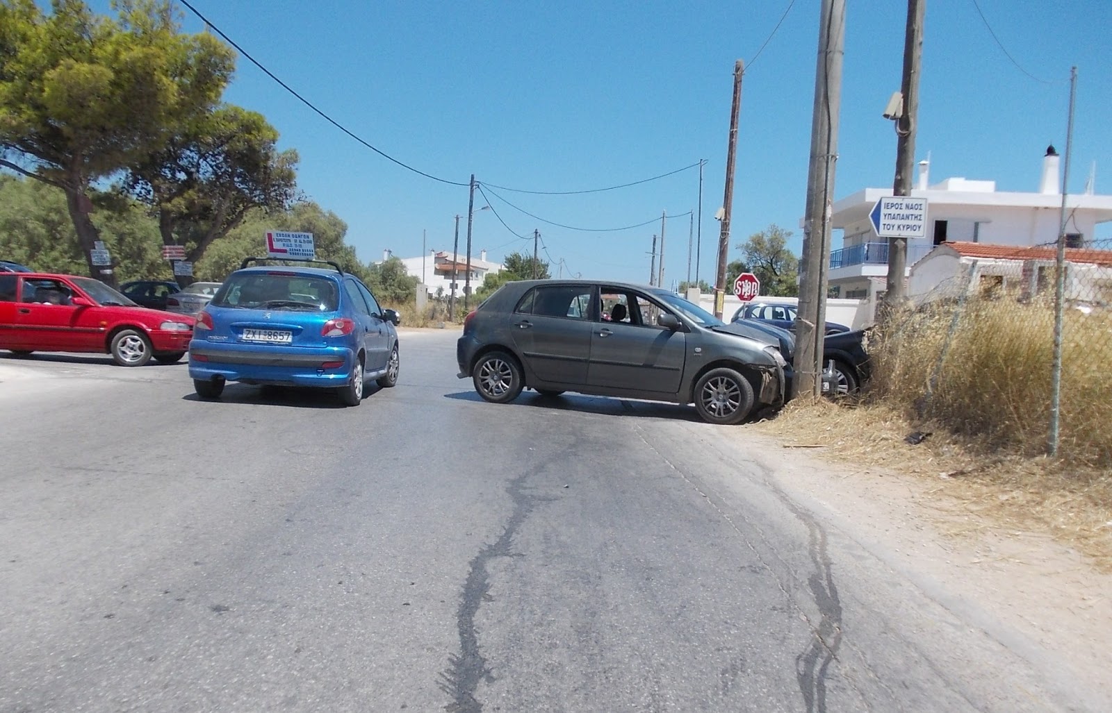 ΕΙΔΗΣΕΙΣ ΚΑΙ ΓΕΓΟΝΟΤΑ: ΤΡΟΧΑΙΟ ΑΤΥΧΗΜΑ ΣΤΗΝ ΑΡΤΕΜΙΔΑ ΜΕ ΤΡΙΑ ΟΧΗΜΑΤΑ