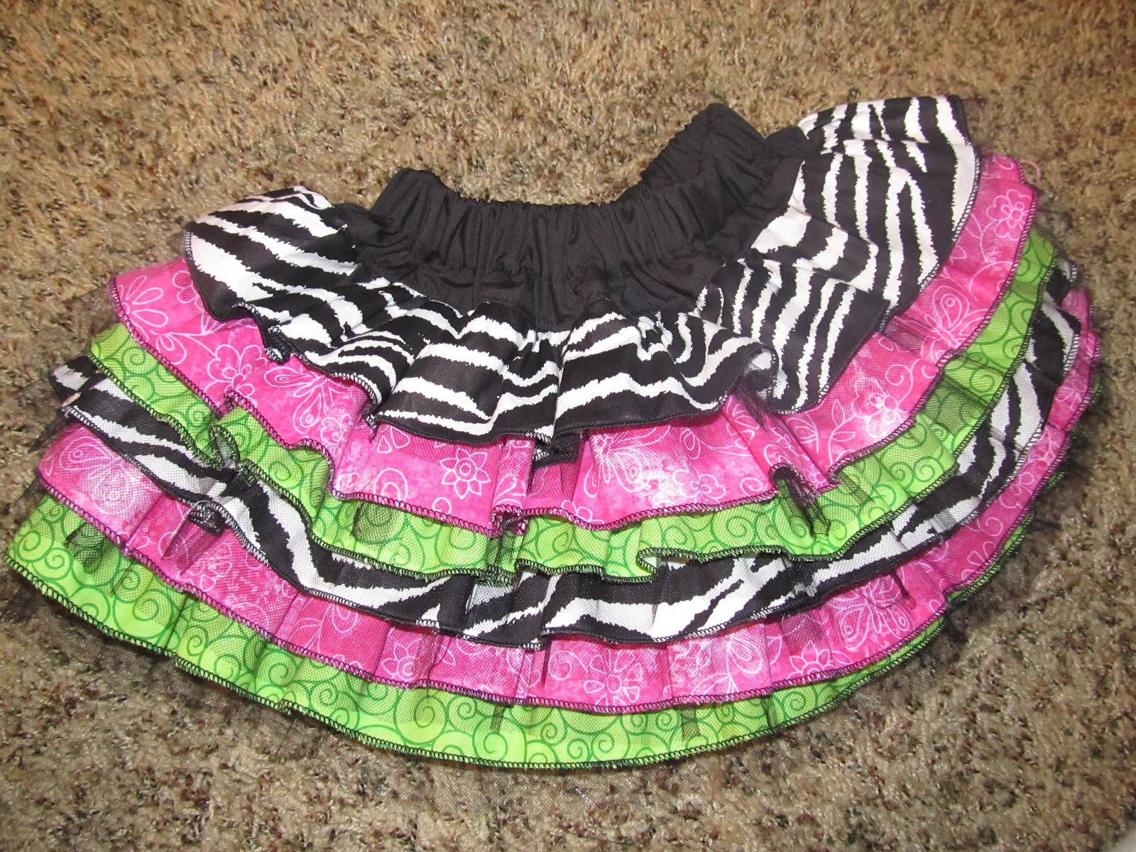 Mud Puddles & Daisies: Little Girls Ruffle Skirt Tutorial