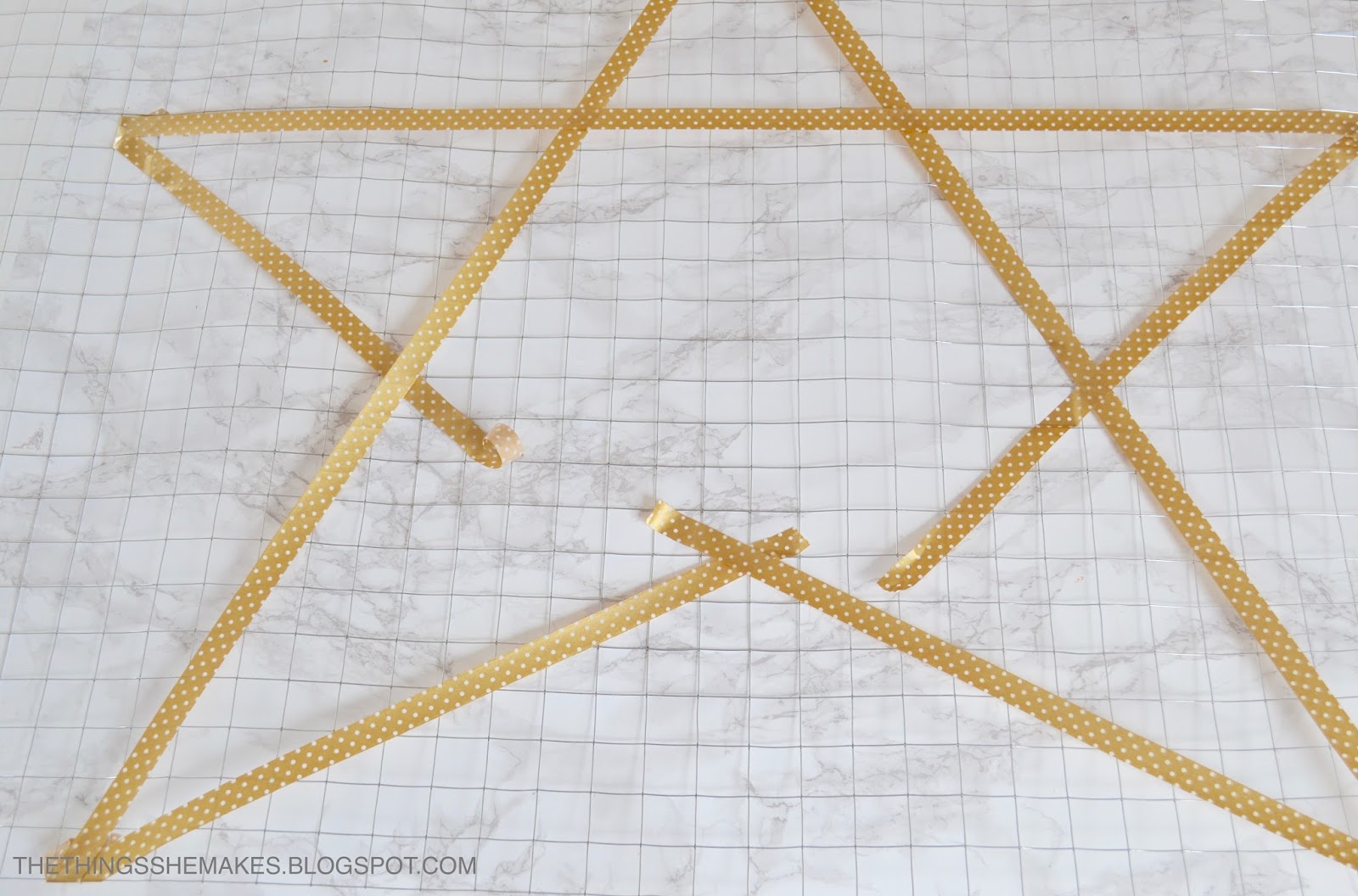DIY Home Decor | Wire Star Grid | The Things She Makes