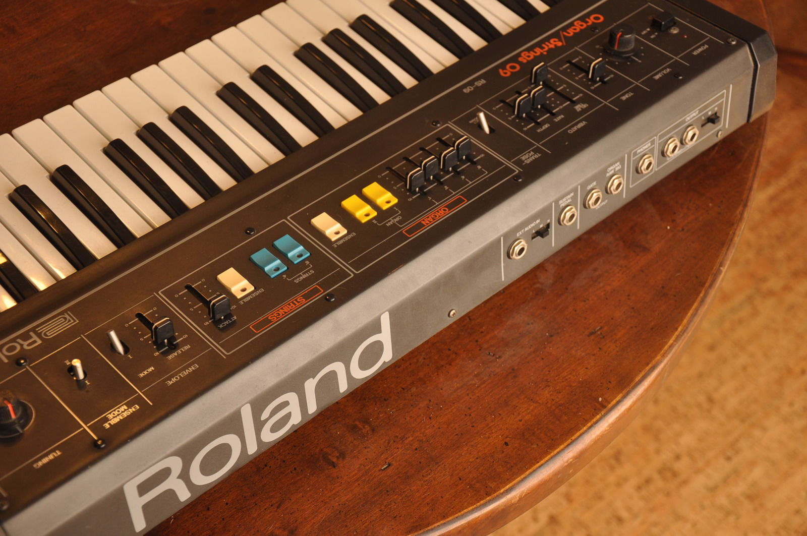 MATRIXSYNTH: 1979 ROLAND RS09 Polyphonic Analog Organ/Strings Synth