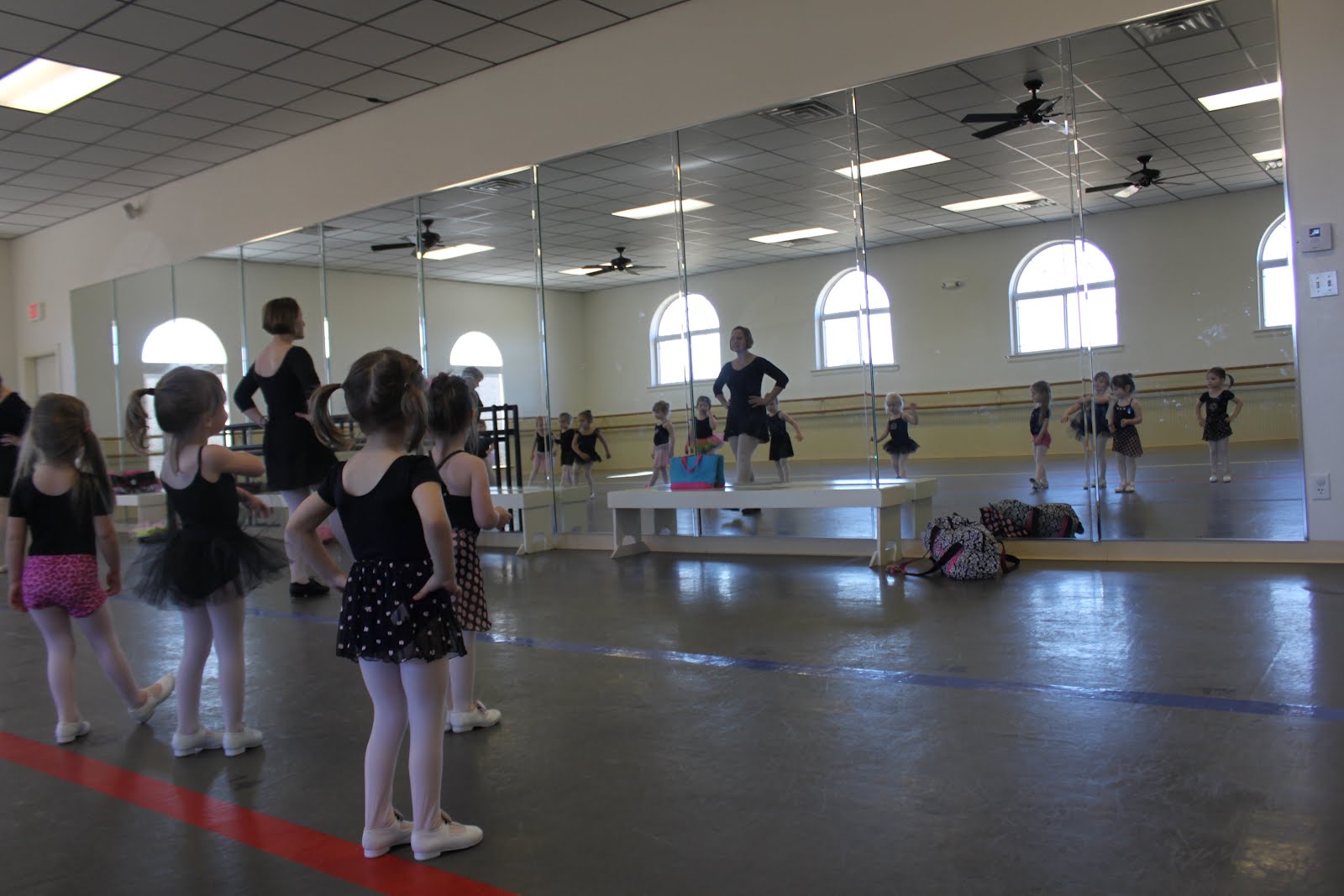 Mojoy: Gabbi's Dance class with Miss Linda Lou