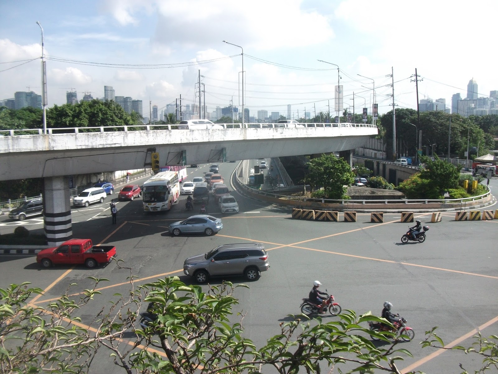 BUILDER'S JOURNAL: RENOVATION OF EDSA-AYALA FOOTBRIDGE, MAKATI CITY