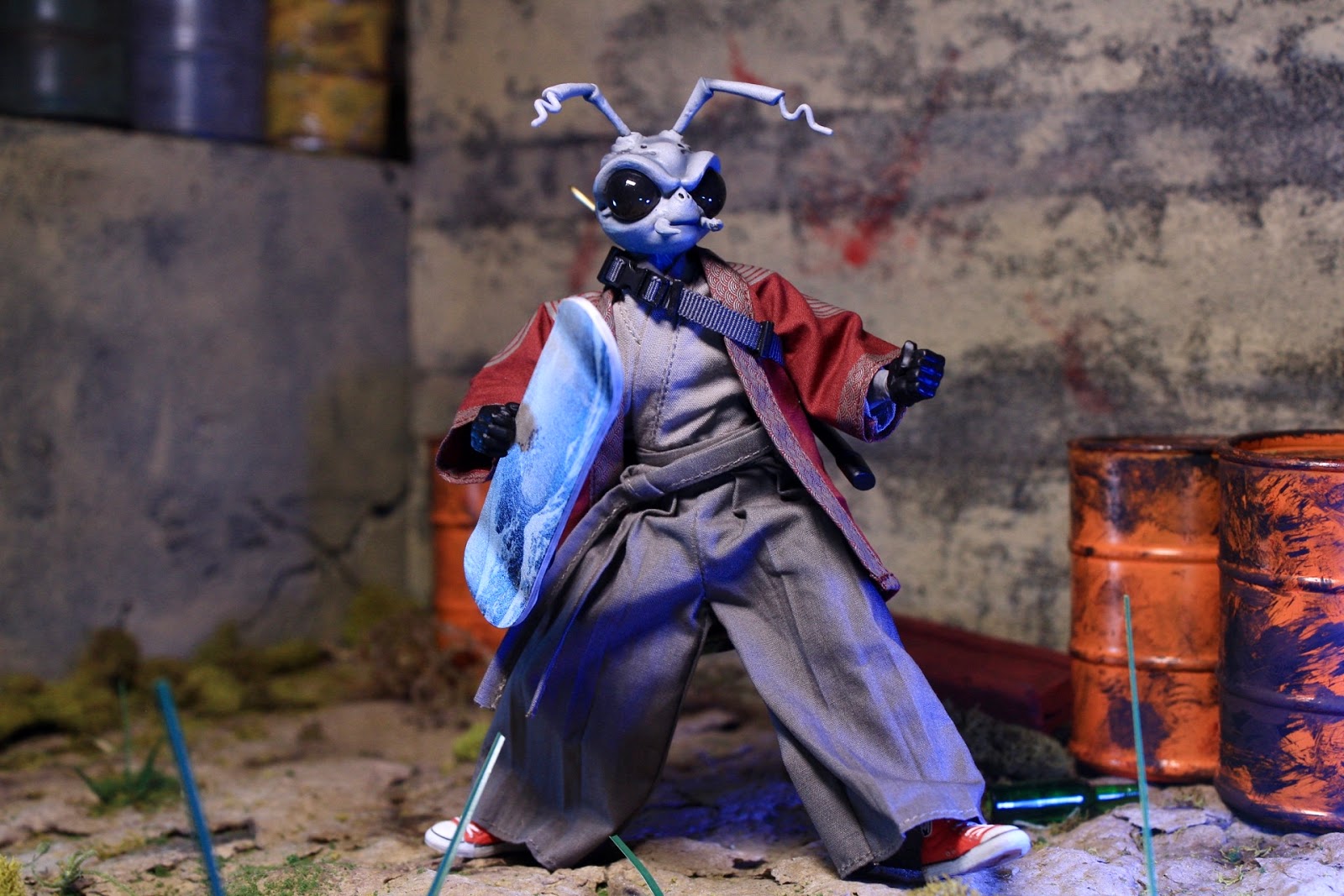 CobraShadowJoes: Mezco Toyz Exclusive Lone Roach and Grub Figure Review
