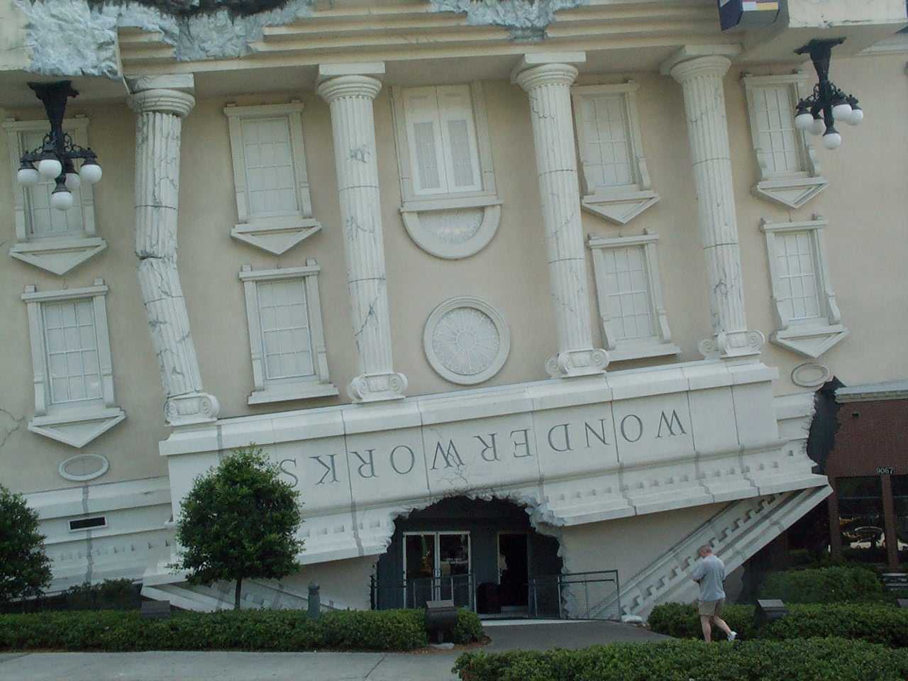 Frugal Wise Design: UPSIDE DOWN BUILDING - TOO COOL!!