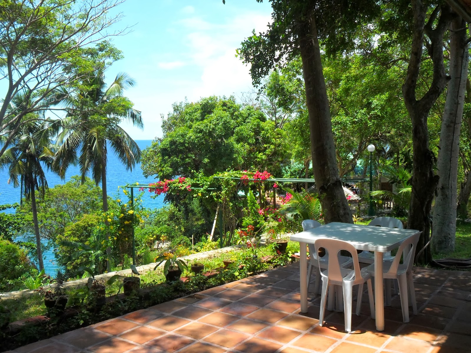 Tara Gumala: Punta Del Este | Muelle Bay, Puerto Galera