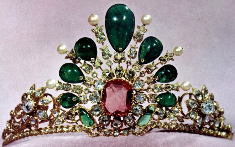 Tiara Mania: Princess Fatimeh of Iran's Emerald Sunburst Tiara