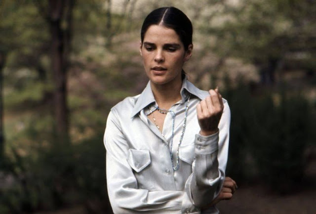 40 Beautiful Portrait Photos of Ali MacGraw in the 1960s and Early ’70s ...