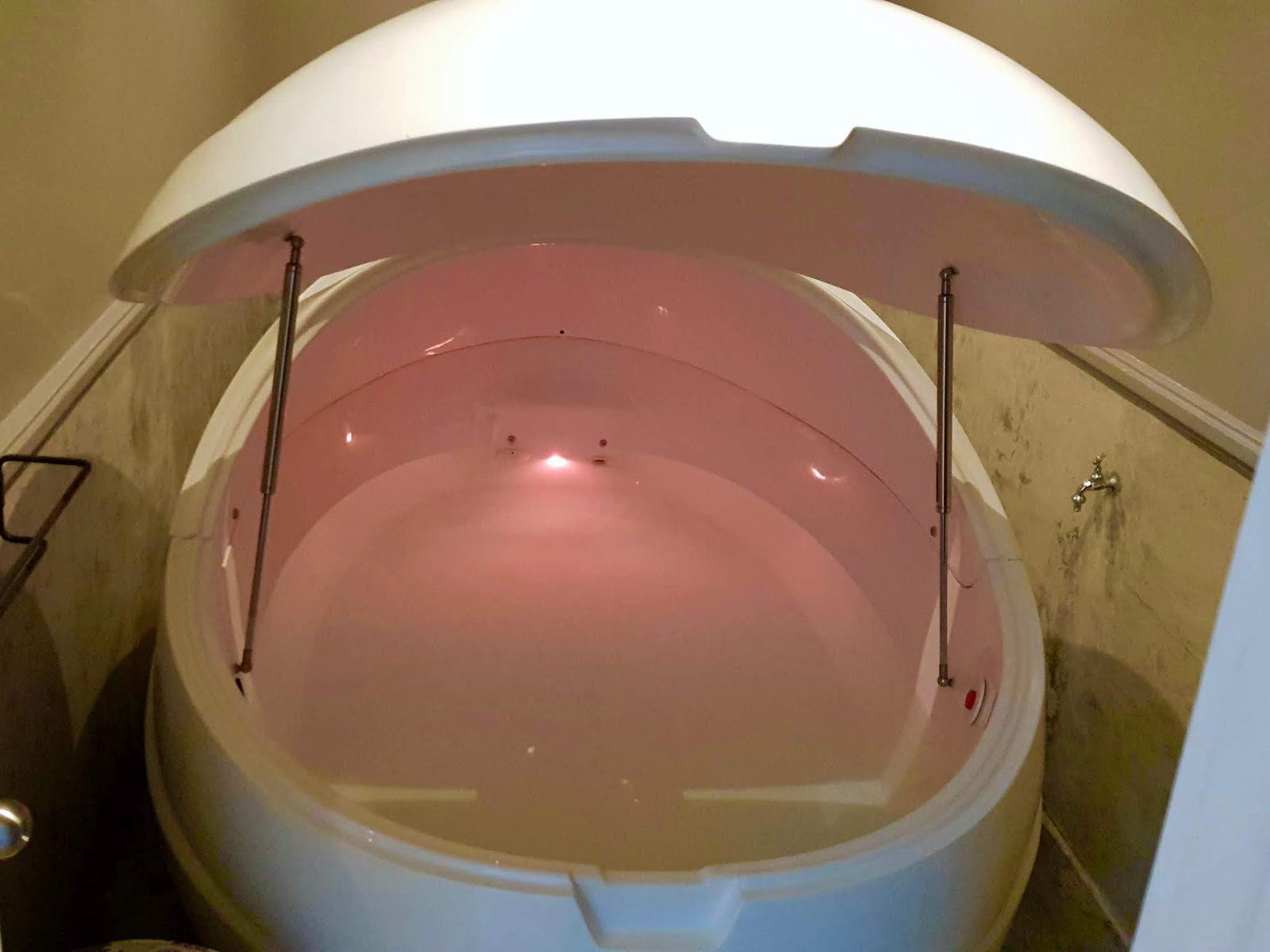 My Mom-Friday: What To Expect from Saltwater Floatation