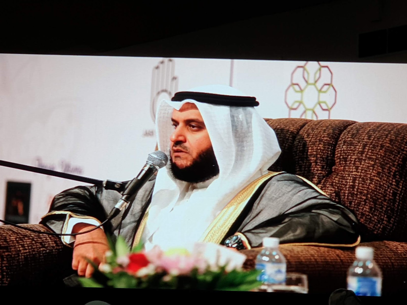 Sheikh Misyari Rasyid AlAfasy Live in Malaysia - Getaran Hijrah Malam ...