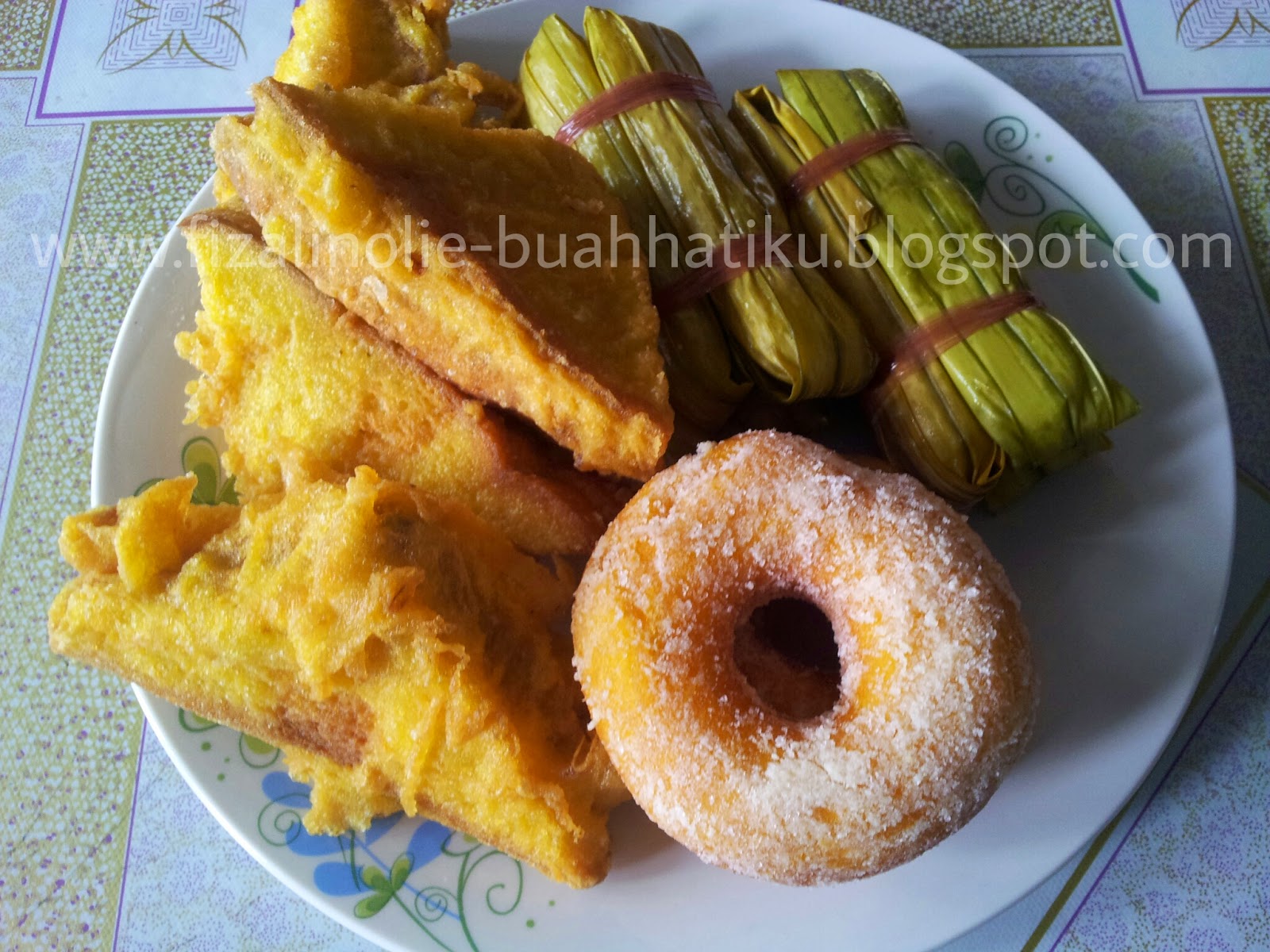 Roti Goreng, Donut Dan Kelupis