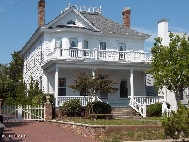 Red Door Home: October Blog of the Month – Design Chic!