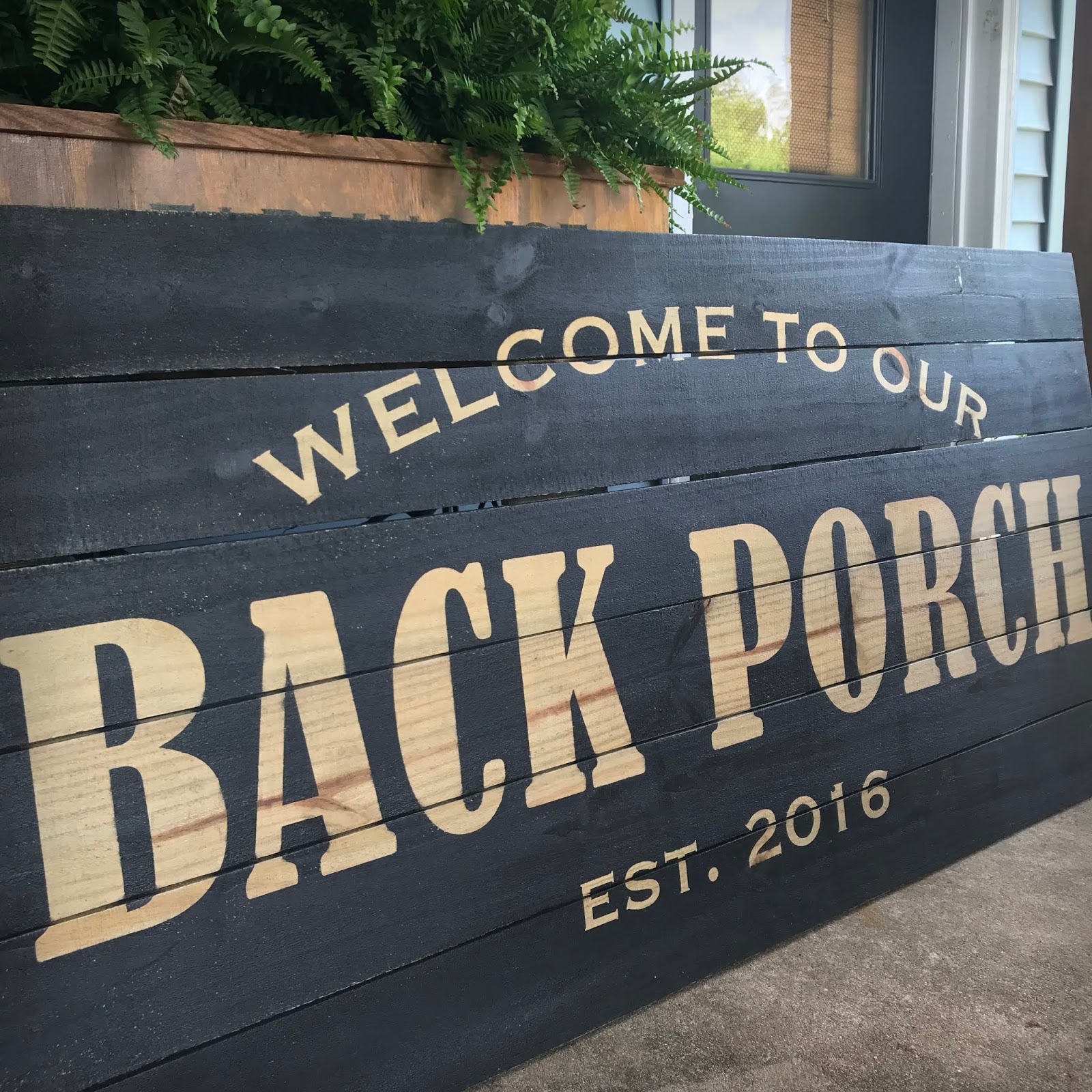 Cheap and Easy Outdoor Sign | Stacy Marks Designs