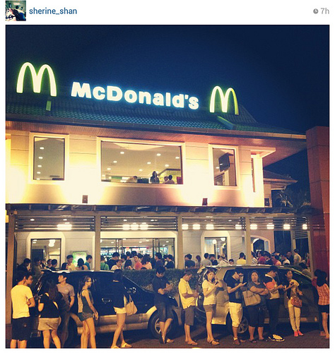 Deman Patung Minion McDonalds - Budak Bandung Laici