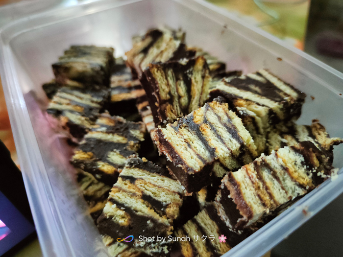 Wordless Wednesday: Makan Ape Lagi Tu?