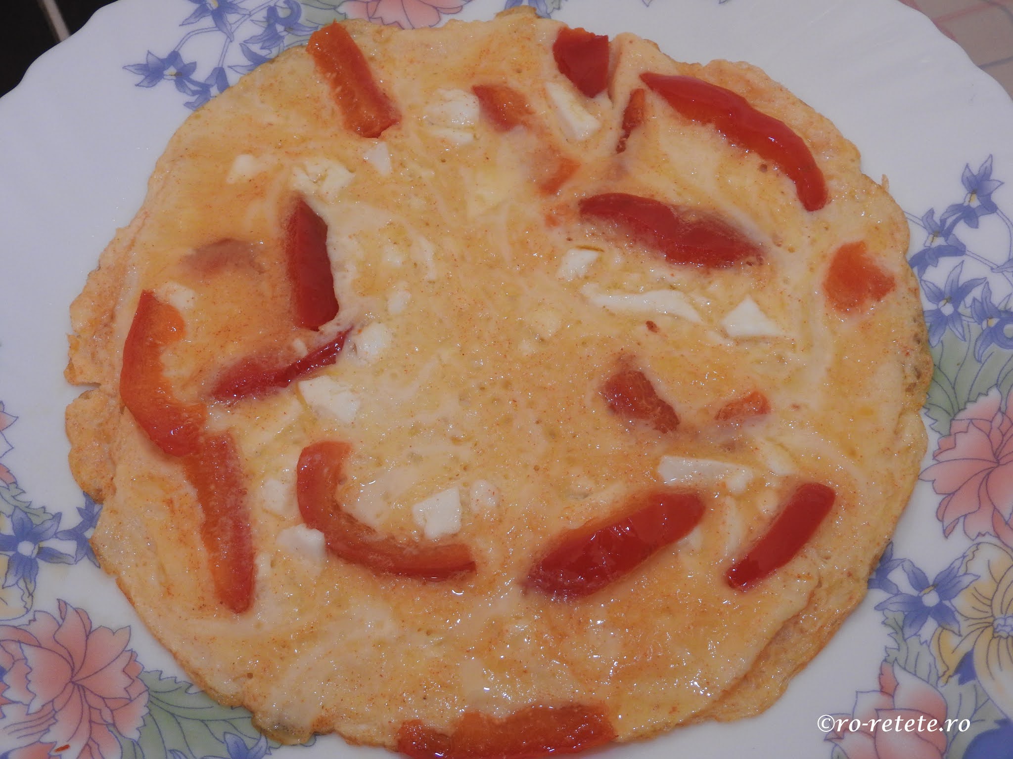 Omleta cu branza si ardei reteta | RO-Retete.ro