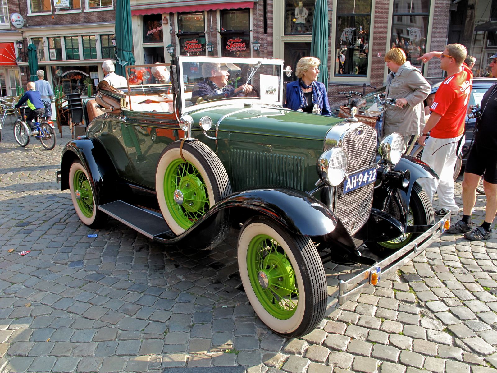 Velomobiel Quest en Wim Schermer: Oude auto's