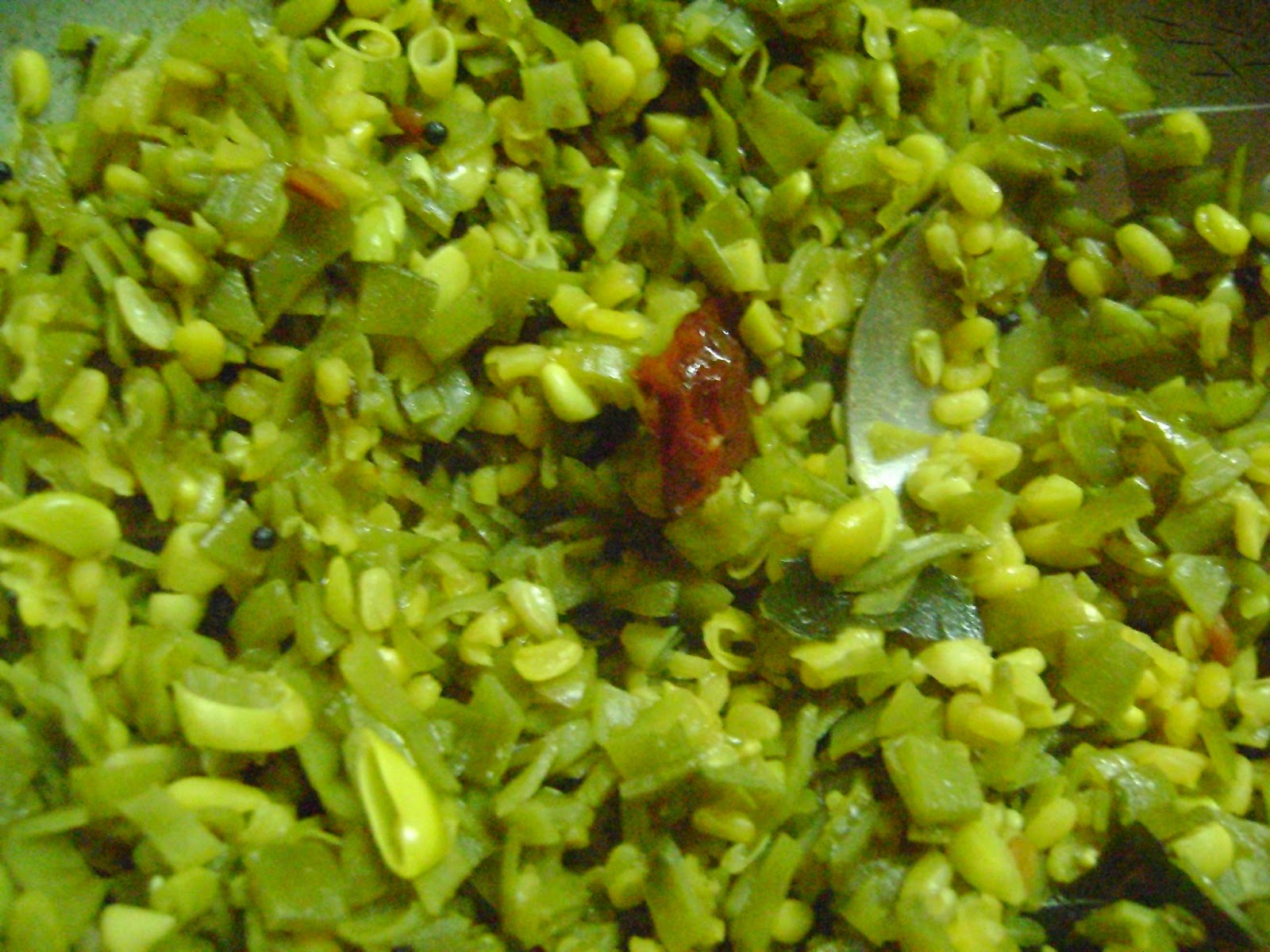 Rasavinsuvai : AVARAKKA PORIYAL (PAPADI DRY SUBZI)