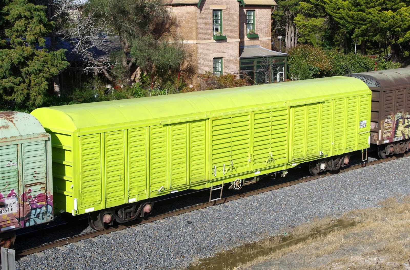 Rollingstock News: Sadleirs Van Repaint