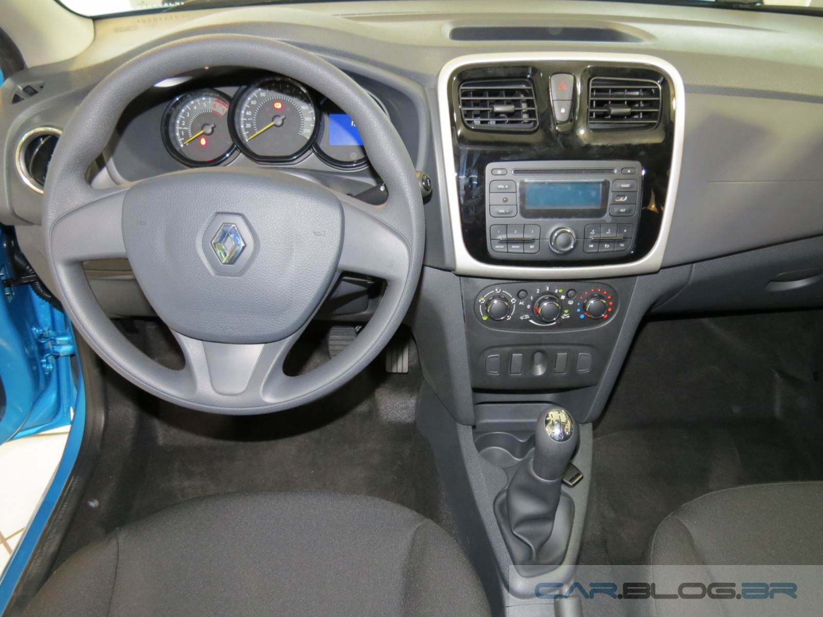 Novo Sandero 2015 Expression: consumo, preço e detalhes