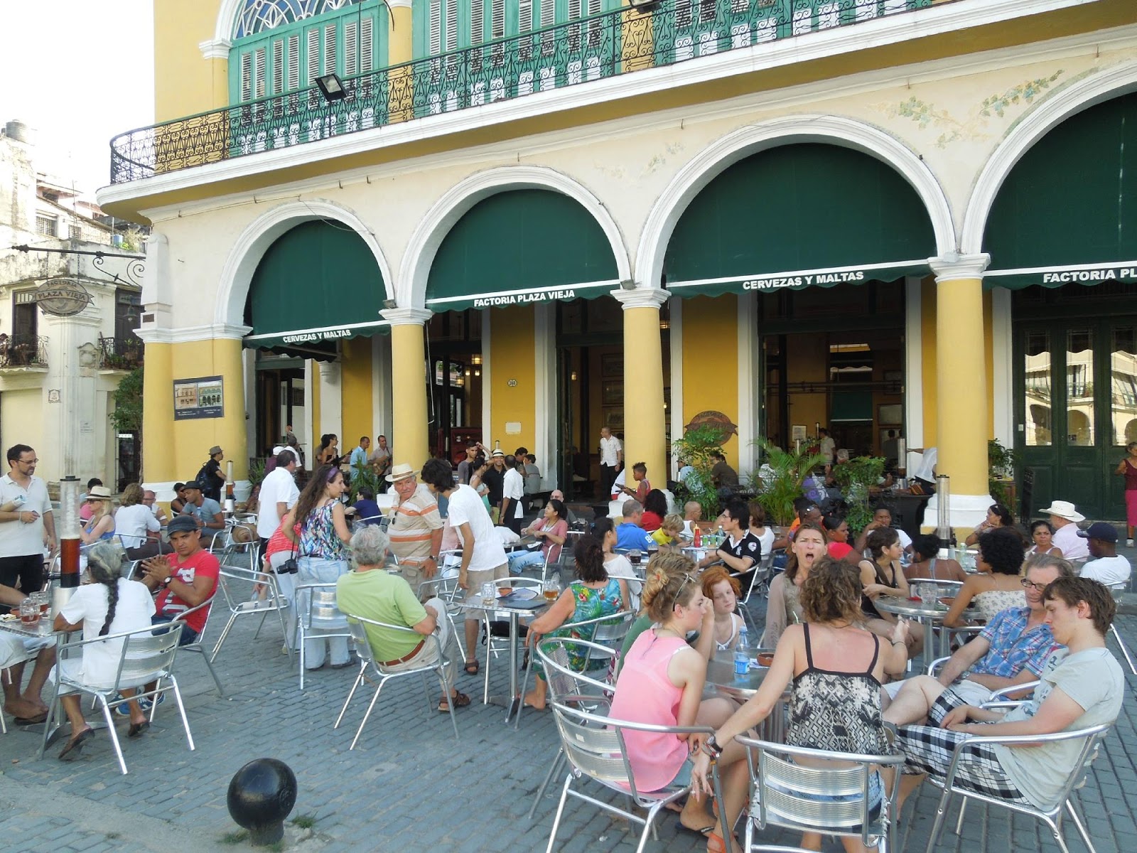 Pillar to Post: THE FOODIST / SNAPSHOTS OF CUBAN CAFES, CARS & CERVESAS