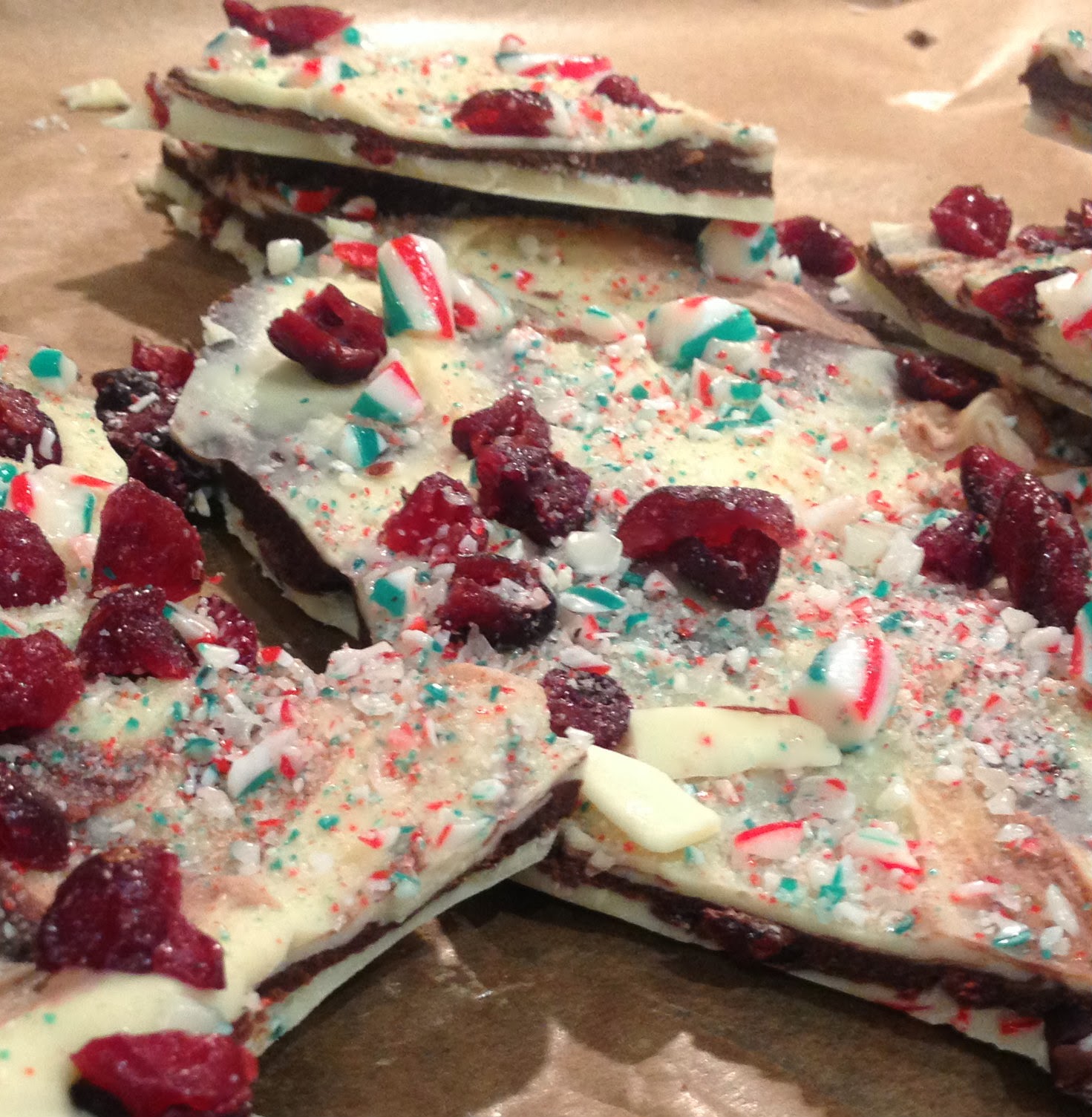 Domestic Sluttery: Sluttishly Sweet: Chocolate Peppermint Cranberry Bark