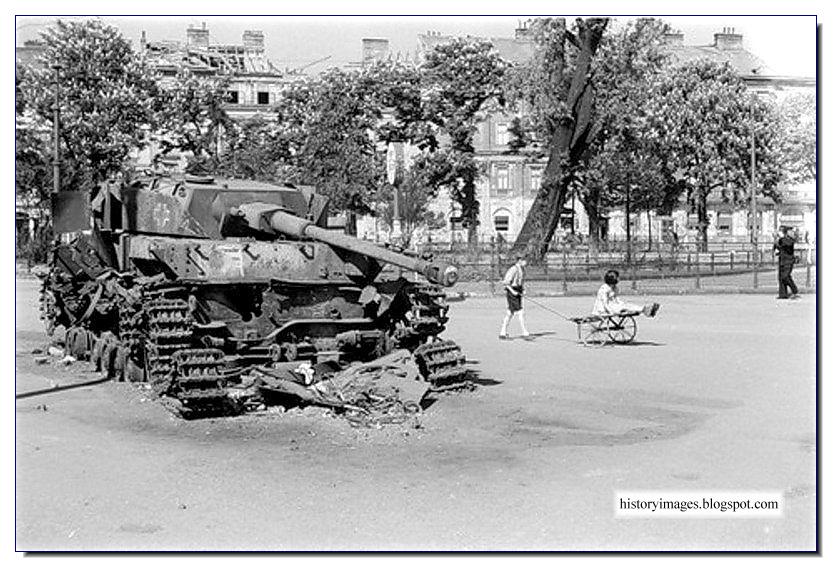 HISTORY IN IMAGES: Pictures Of War, History , WW2: Downfall: The ...