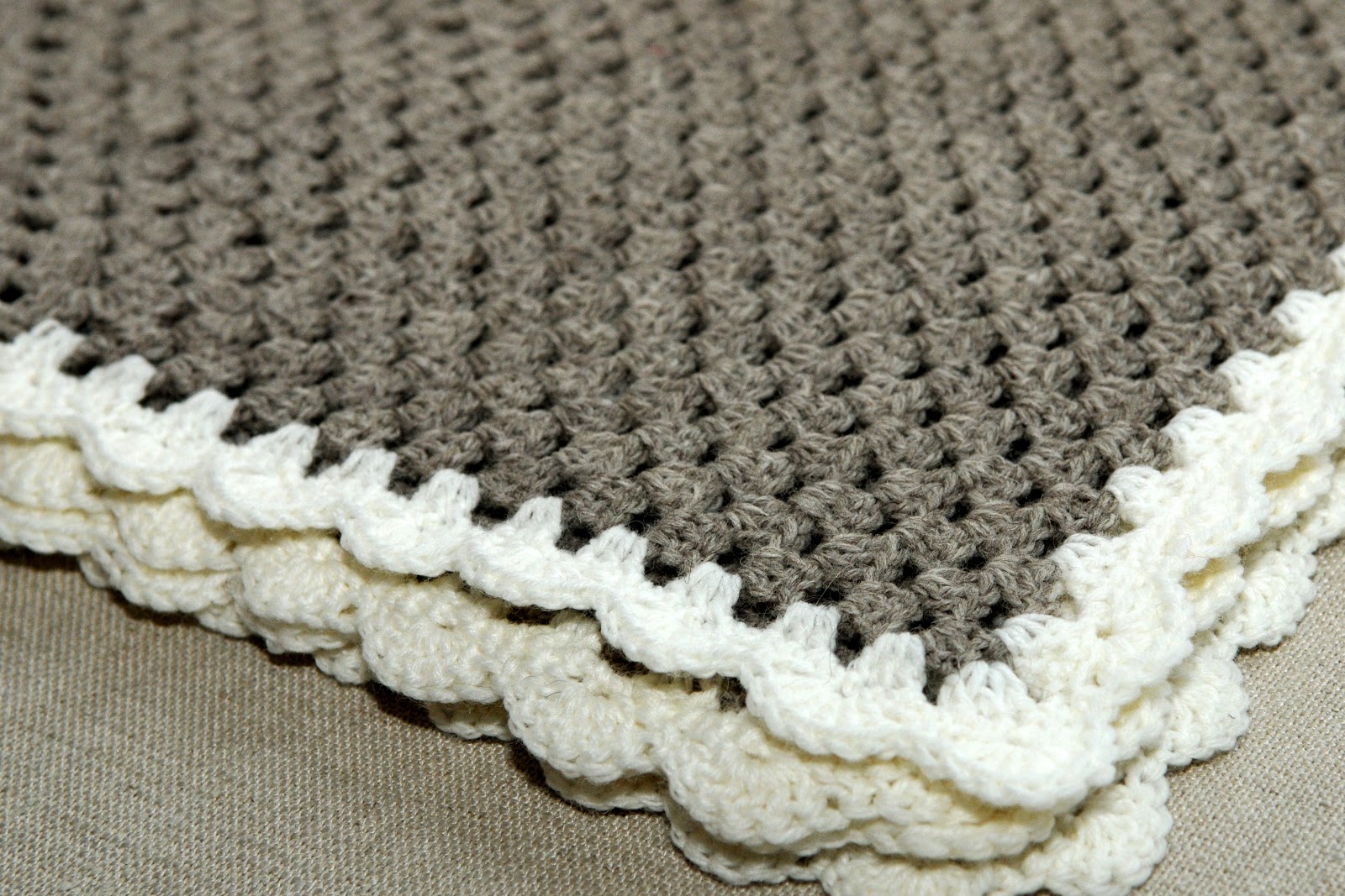 Vaahterasiirappikakku ja vauvanpeitto