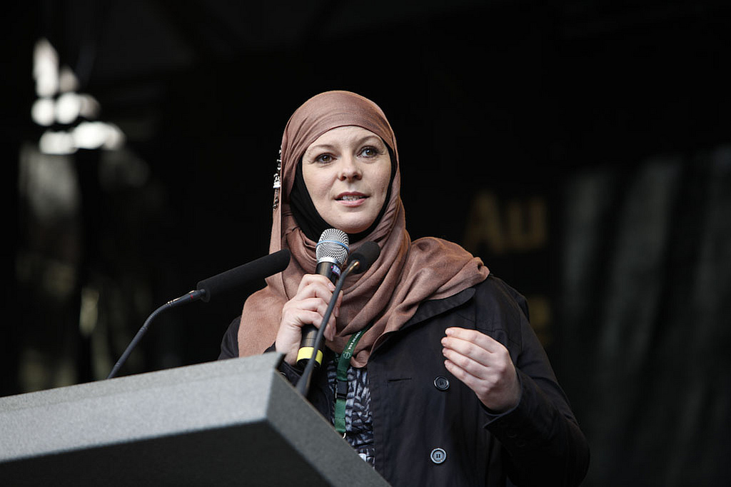 Lauren Booth In Hijab | Hijab Styles, Hijab Pictures, Abaya, Hijab ...