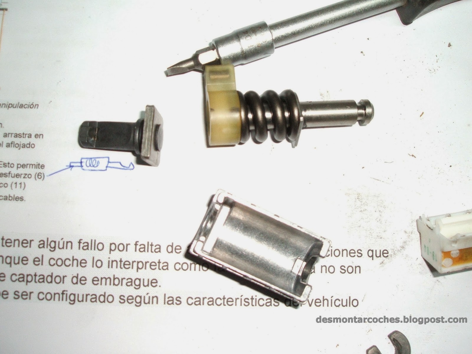 Desmontar Coches: Freno de mano electrico de Renault Scenic