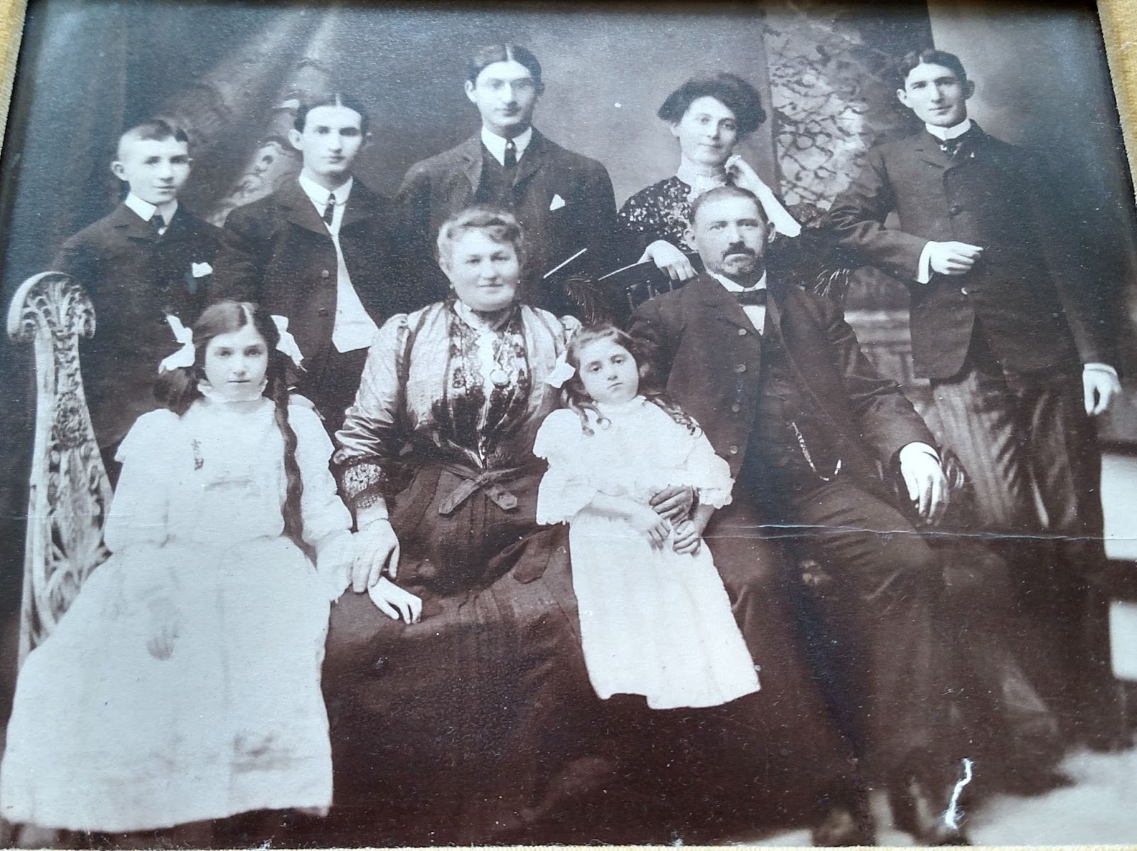 Under Every Tombstone: ANOTHER LOOK "UNDER THE ARCH" - Wolf Goldstein