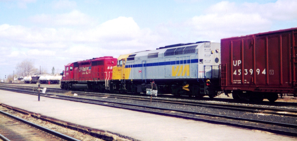 Trackside Treasure: CP leases VIA locomotives, 1994-1995