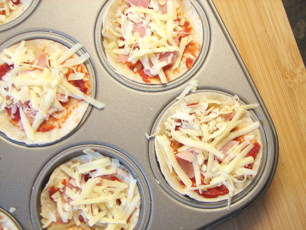 How To Make: Mini Tortilla Wrap Pizzas | Pretty and Polished