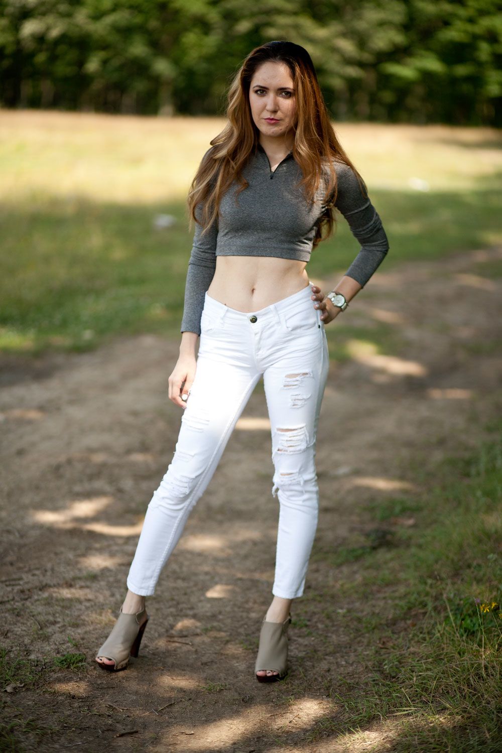 White Ripped Jeans & Crop Top | The Pretty Blossoms