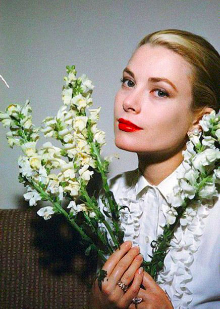 *: GRACE KELLY- LA PRINCIPESSA DELLE ROSE