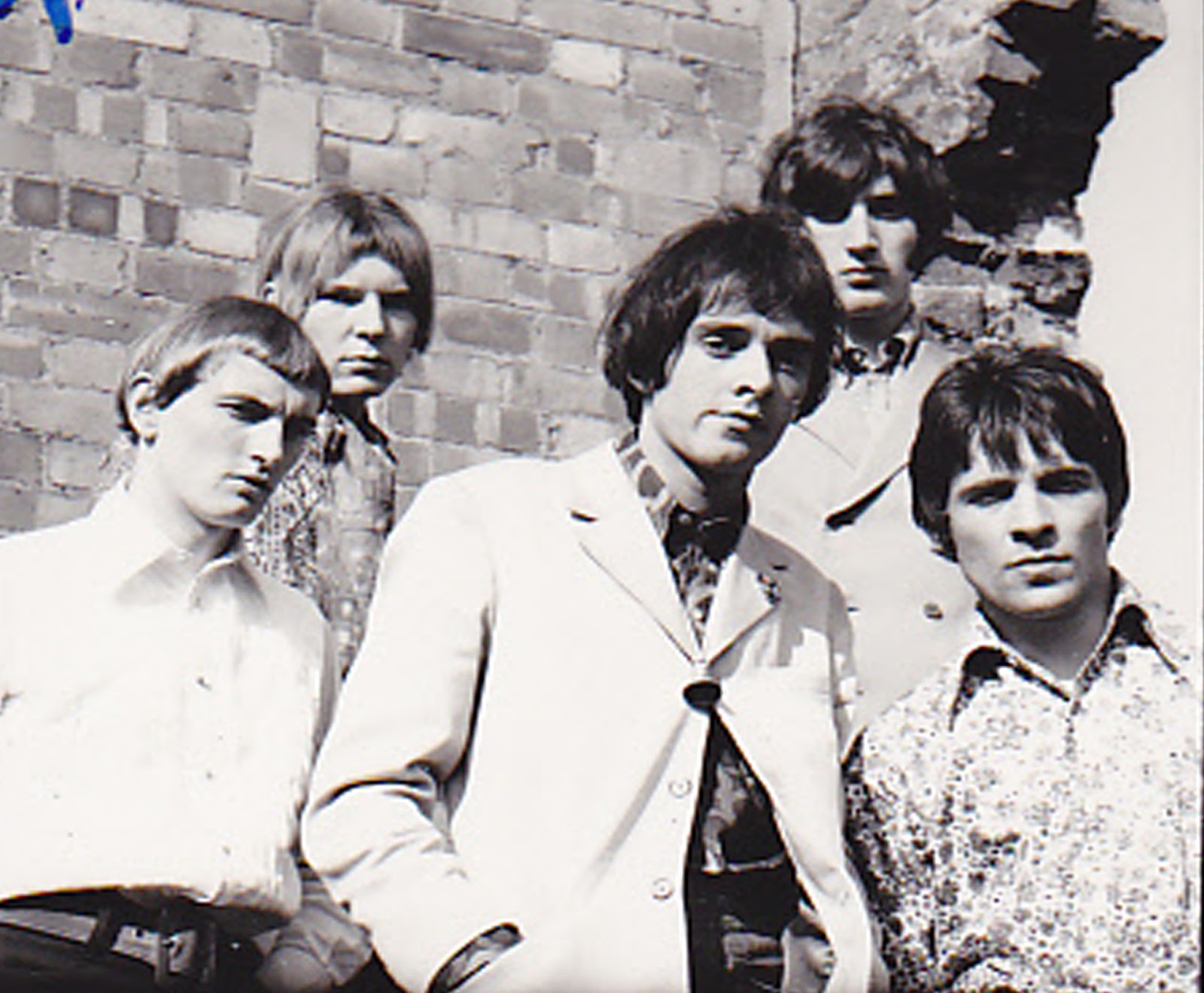 ART INTO DUST: The Syn: Previously Unseen Pictures