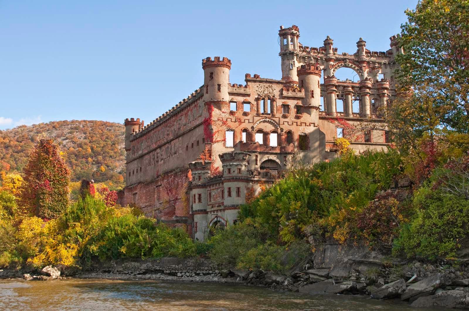 The biggest list : 35 of the most amazing castles around the world!