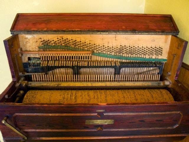 El burgalés: El chotis y el organillo, tradiciones madrileñas