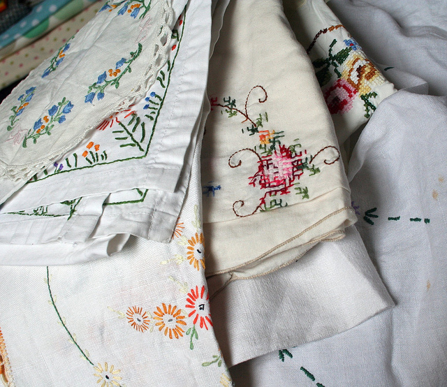 SwirlyThoughts: Mmmmmm - vintage linens