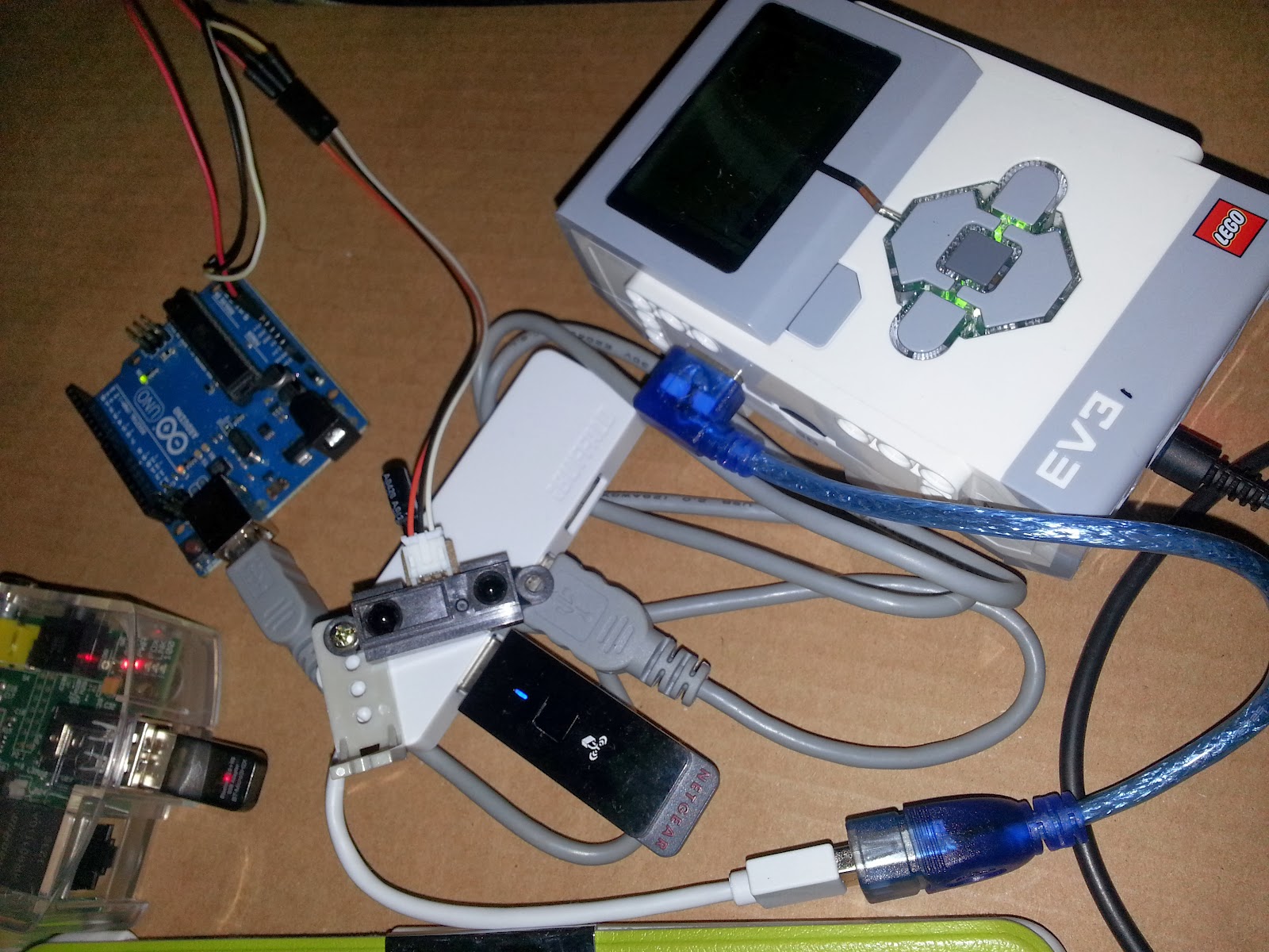 工作と小物のがらくた部屋: LEGO Mindostorms EV3 と Arduino を接続してみた